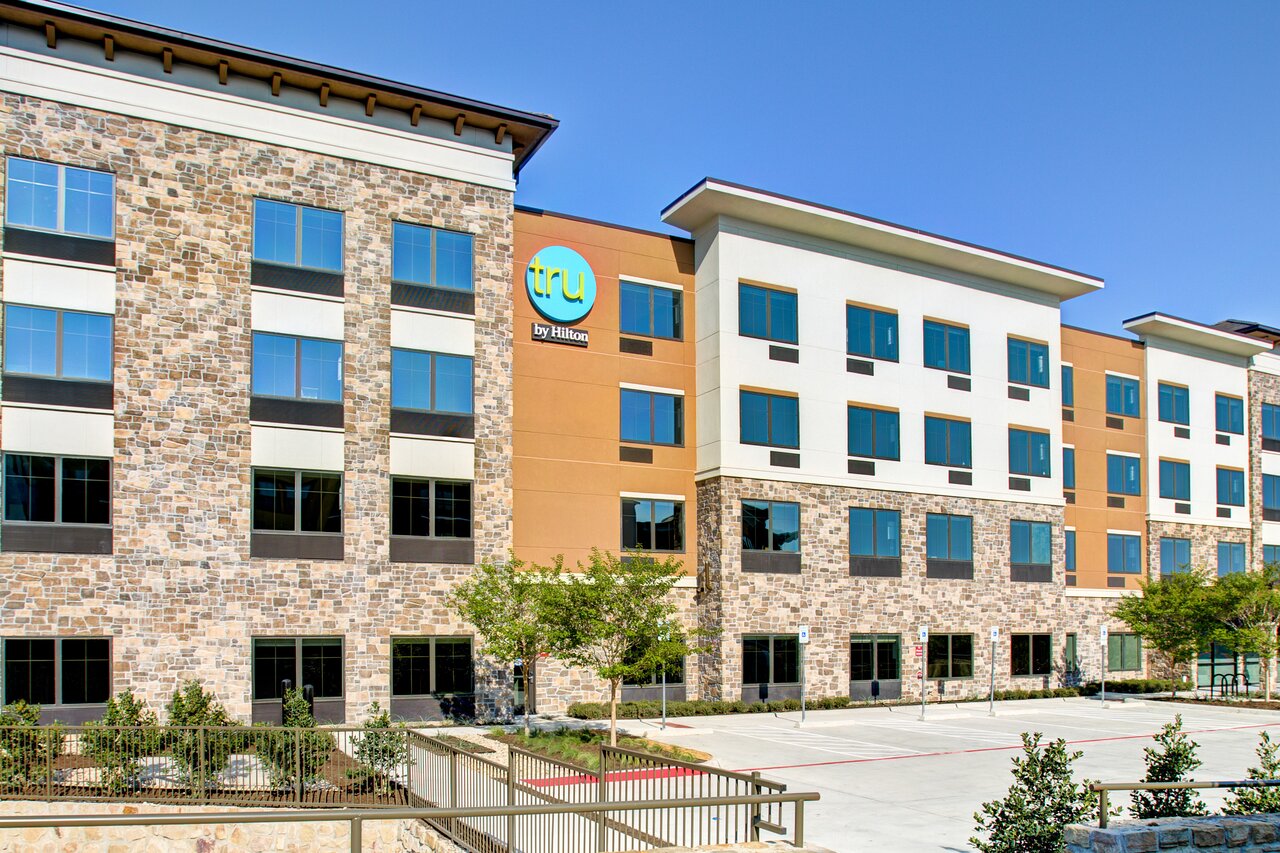 Exterior work beginning on Tru by Hilton – Weis Builders